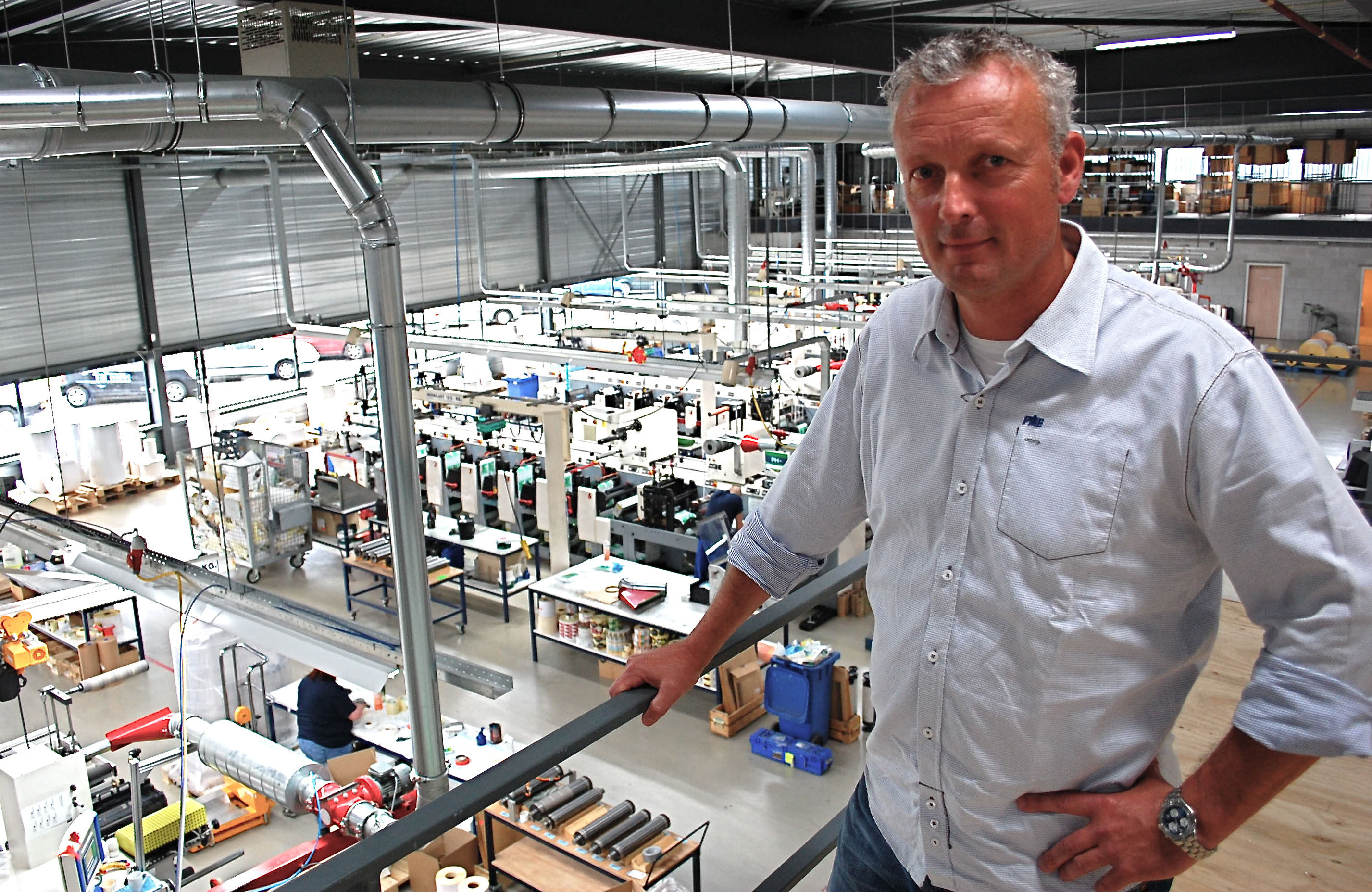 Royal_4_manufacturing_supervisor_overlooks_plant - Royal 4 Systems Royal_4_manufacturing_supervisor_overlooks_plant - Royal 4 Systems